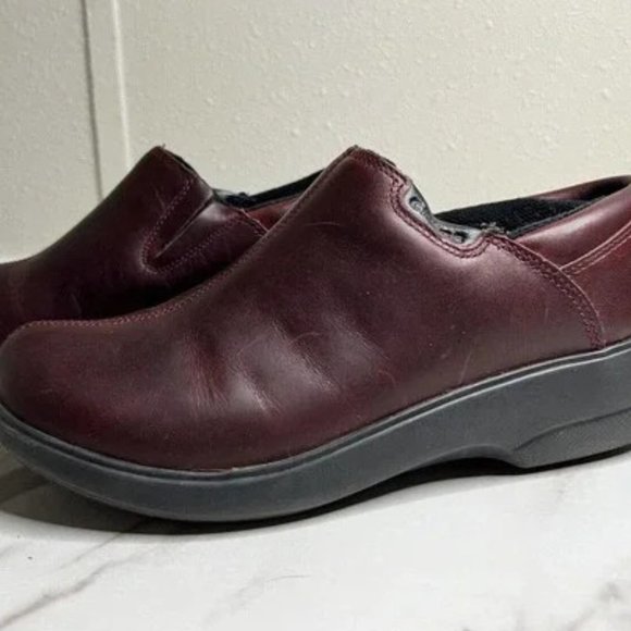 CROCS | Shoes | Crocs Work Womens 7 Burgundy Red Oiled Leather Loafers ...